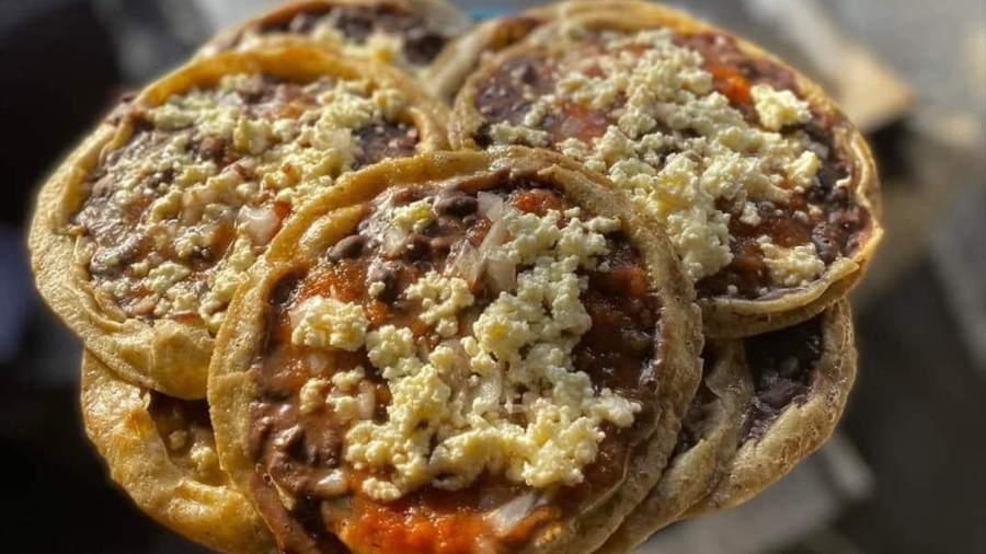 Picaditas, el desayuno mexicano que une familias - México Desconocido